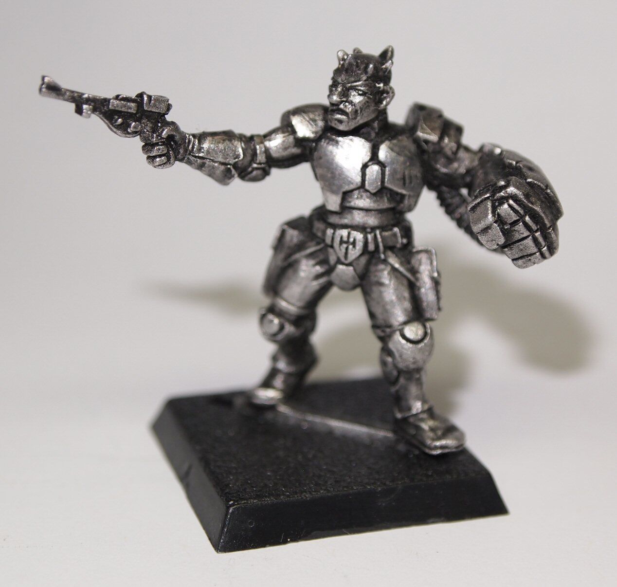 Django - Sci-fi Bounty Hunter - Wargames Miniatures - Diehard Miniatures