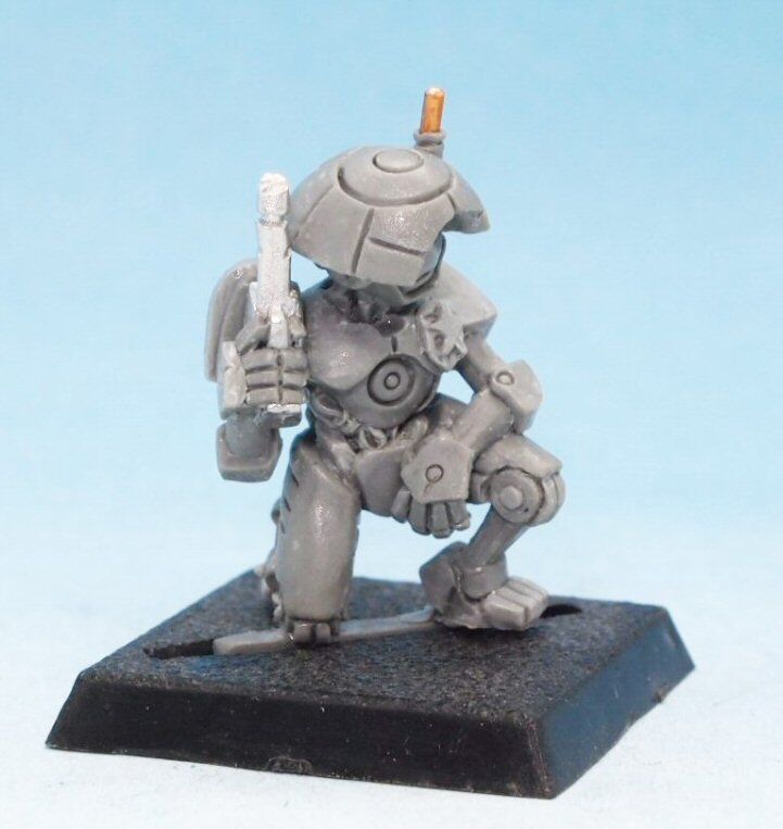 TWKE-5 Bounty Bot-Armed with Pistol - Sci-fi Robot Miniature